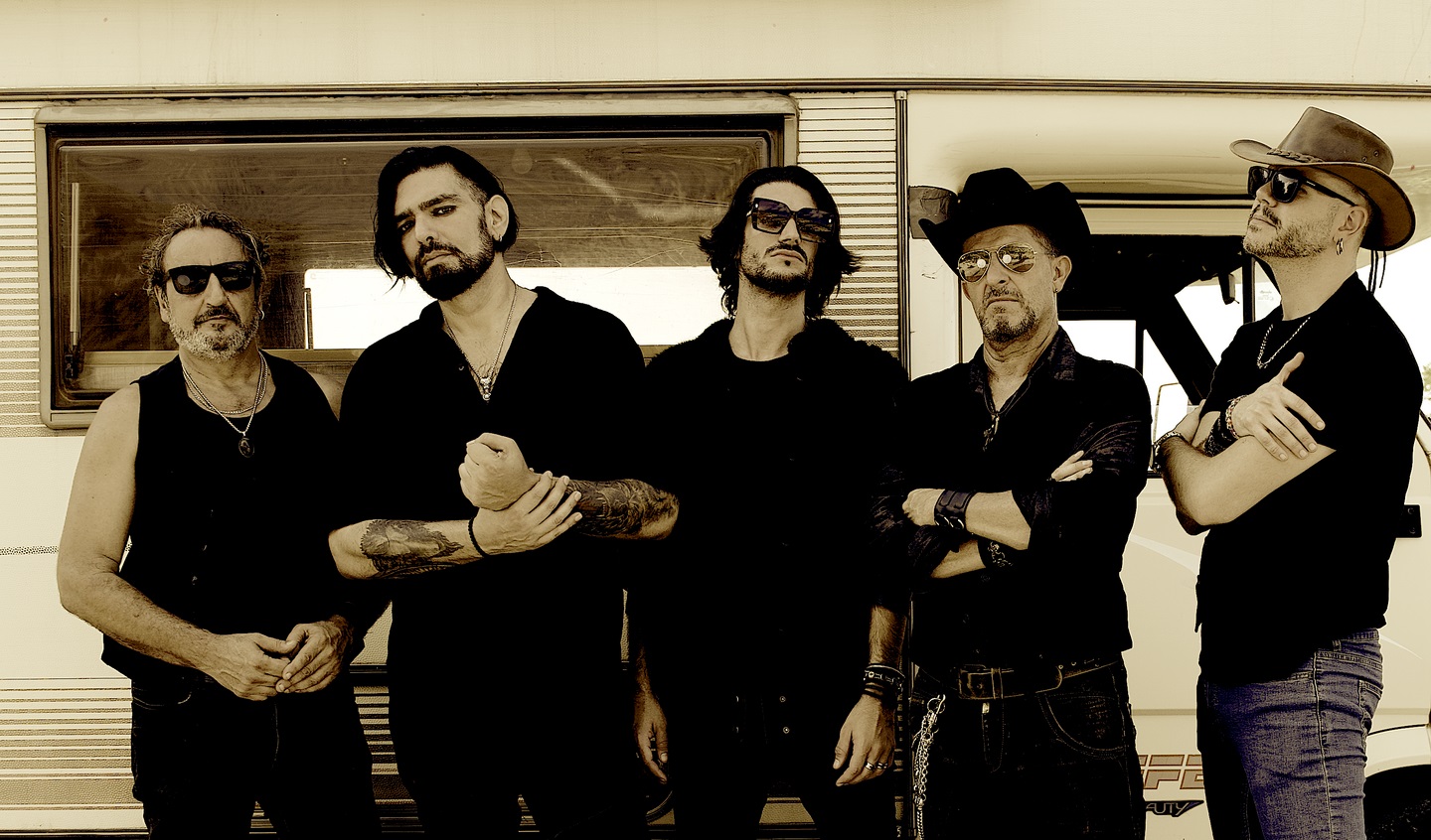 Tommy López de B.O.W.: "No nos hemos ceñido a una línea rockera ...